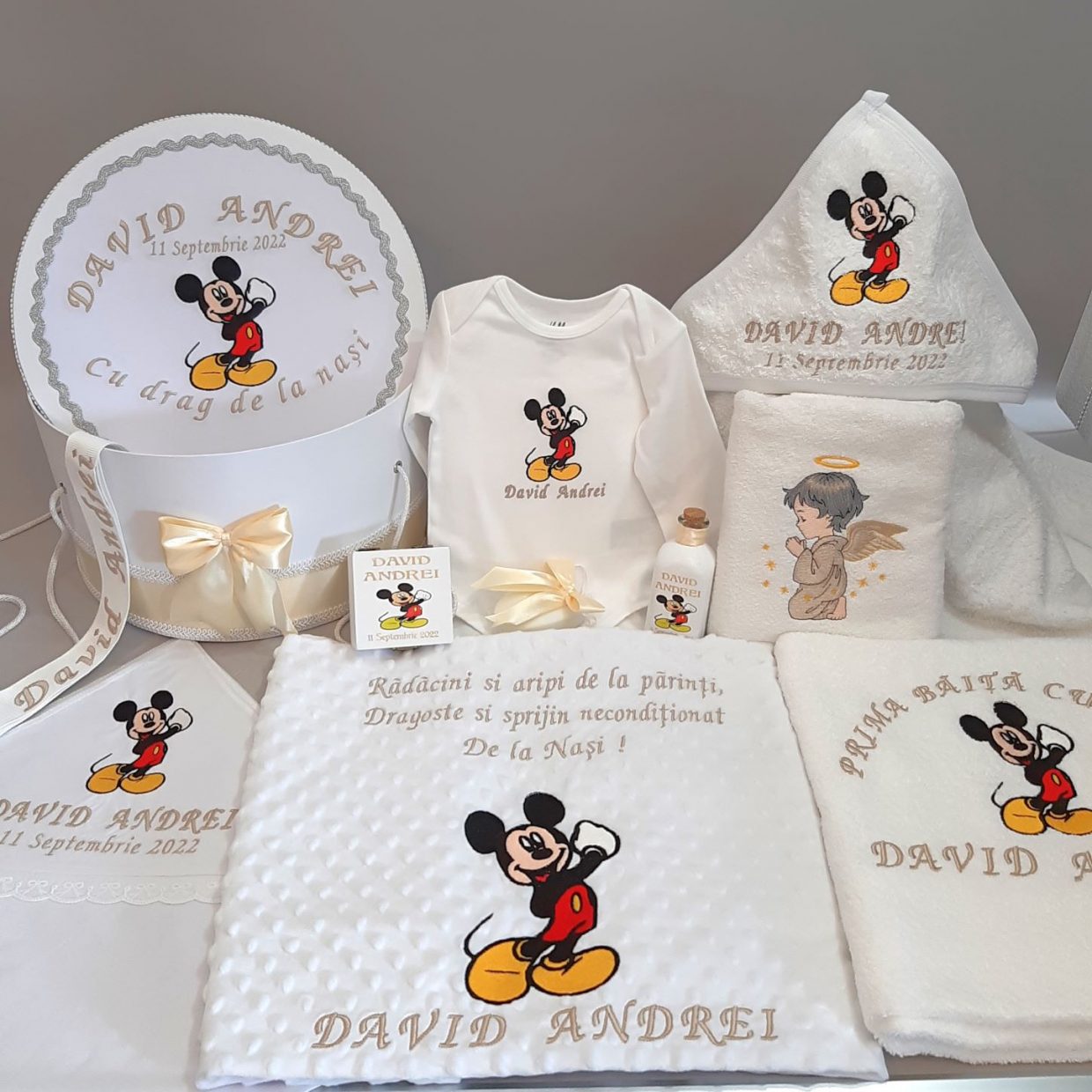 Set Trusou Botez cu Prima Baita Personalizat Mickey Mouse,Crem – Triali ...